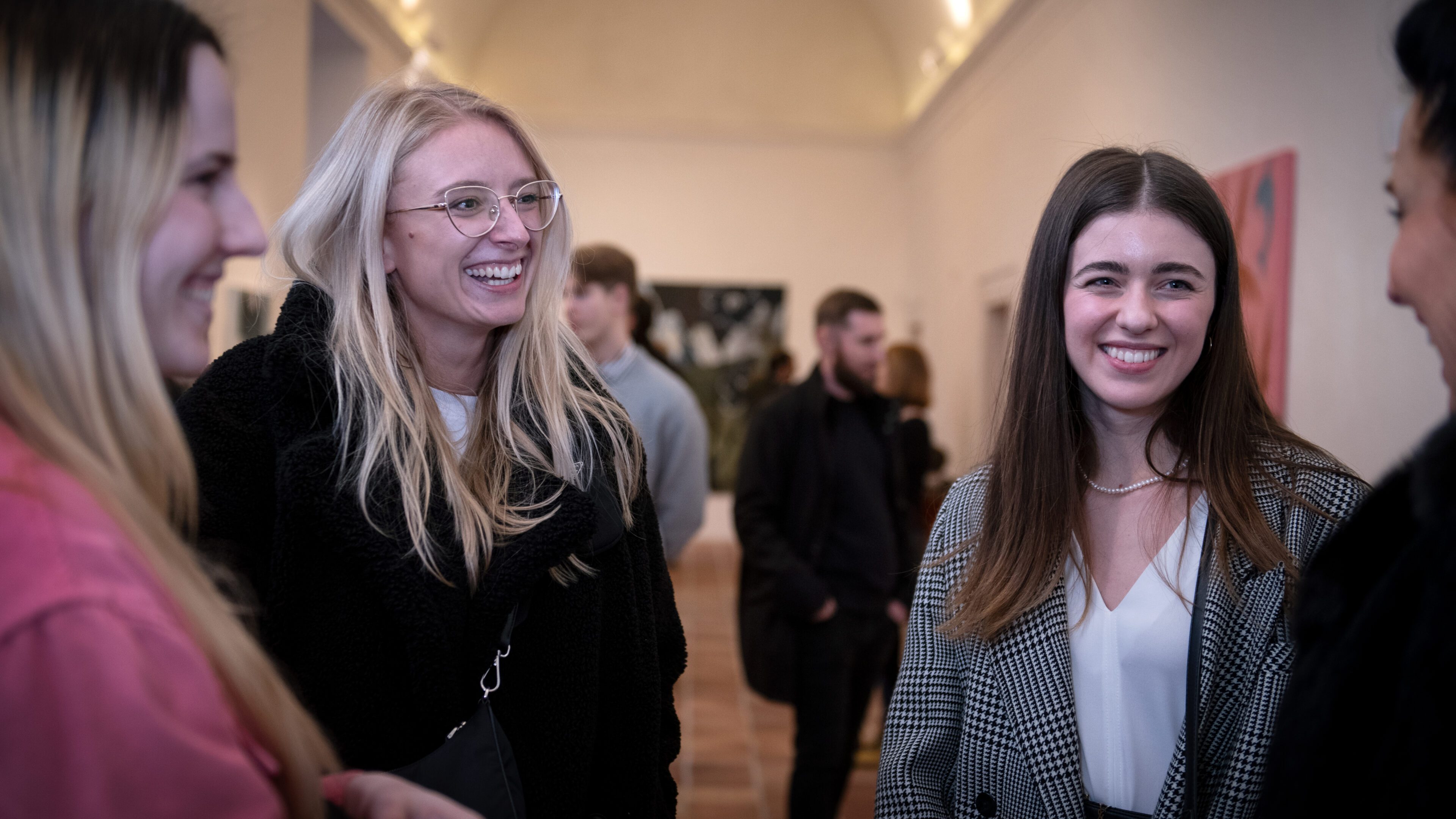 O TOBĚ / Z nejmladší ženské malby a sochy | GASK